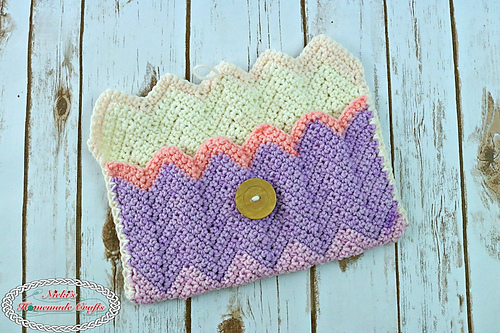 Ravelry: Chevron Clutch Purse pattern by Nicole Riley
