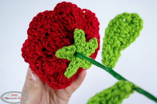 Ravelry: Rose with wired Stem & Leaves pattern by Nicole Riley