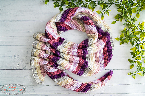 Ravelry: Ruffled Keyhole Boomerang Scarf pattern by Nicole Riley