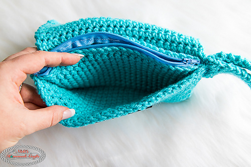 Ravelry: 3 Pocket Wristlet Purse pattern by Nicole Riley