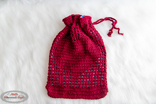 Ravelry: Heart Drawstring Bag pattern by Nicole Riley