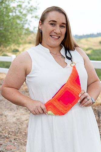 Ravelry: Fanny Pack Bum Bag pattern by Nicole Riley