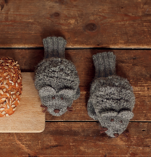 Ravelry: P22. mouse mittens for kids pattern by Tomo Sugiyama (すぎやまとも)