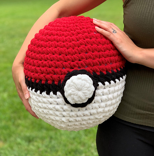 Ravelry: Giant Pokeball pattern by Nikki Twedell - Gnarlea