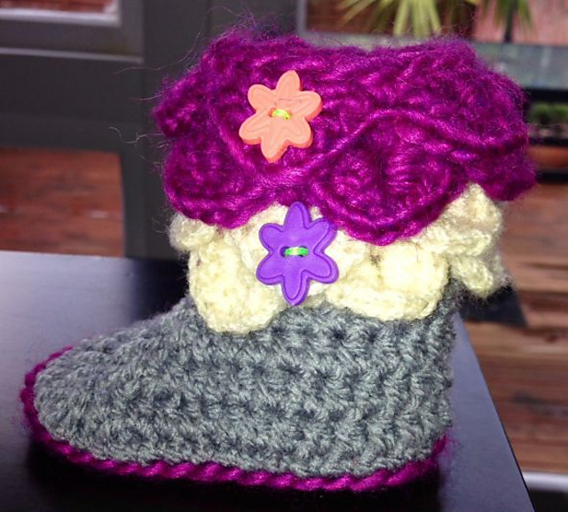 Ravelry: Crocodile Stitch Baby Booties pattern by Nikki Grant