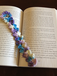 Ravelry: NineInchNinja's Easy Shell Bookmark