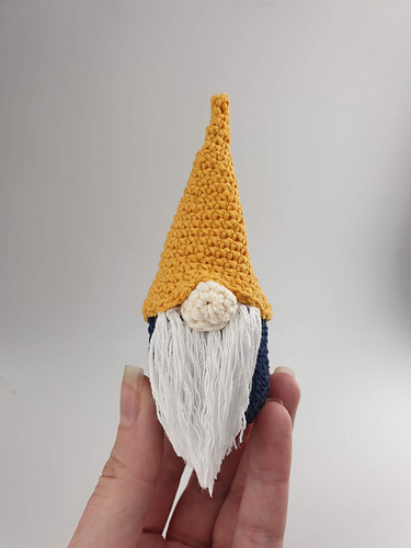 Ravelry: Mini Norwegian Nisse/Gnome Christmas Decoration pattern by ...