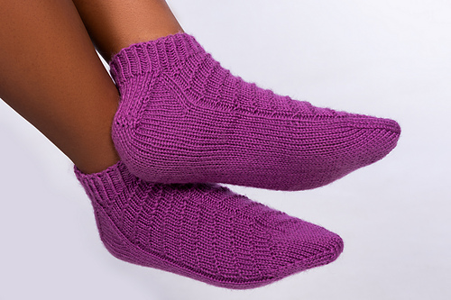 Ravelry: Diagonal Lines Socks pattern by Noma Ndlovu