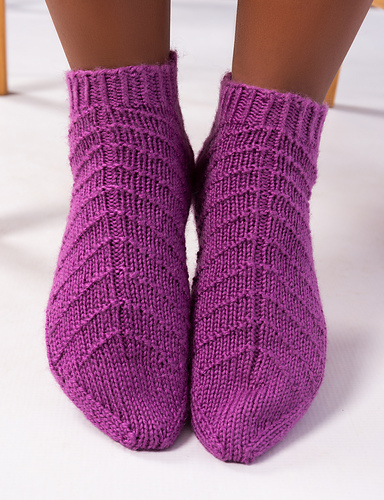 Ravelry: Diagonal Lines Socks pattern by Noma Ndlovu