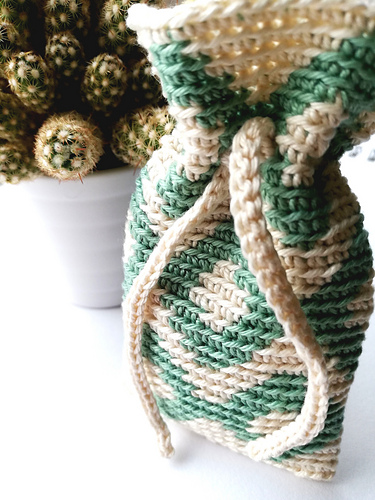 Ravelry: Mini green diamond bag pattern by Ieva Linkeviciute