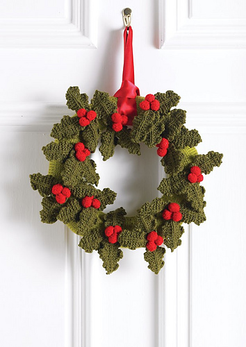 Ravelry: Christmas Holly Wreath pattern by Hayfield