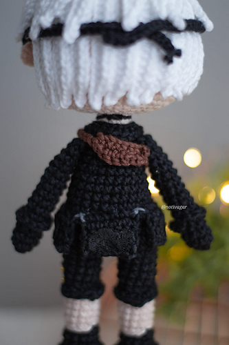 Ravelry: 2B & 9S (Nier Automata) pattern by Thamires Kaled