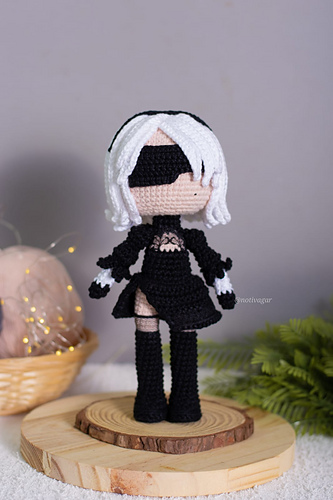 Ravelry: 2B & 9S (Nier Automata) pattern by Thamires Kaled
