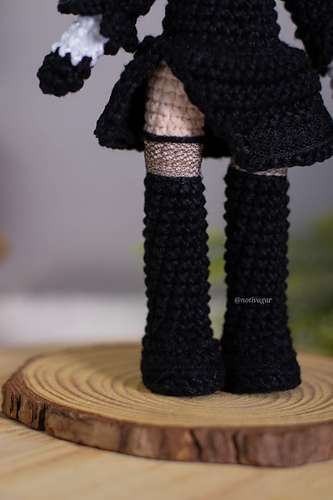 Ravelry: 2B & 9S (Nier Automata) pattern by Thamires Kaled