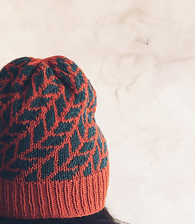 Ravelry: Gorro FEATHERED pattern by Nuria Andres carrión