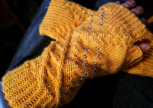 Ravelry: Winding Stairway Mitts pattern by Sabine Kastner