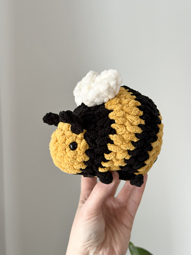Ravelry: Jellybee pattern by Jocelyn Elizabeth