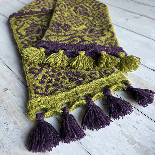 Ravelry: The Grapevine Scarf pattern by TheTwistedYarn blog