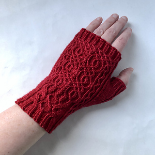 Ravelry: Oddlyhappy's Entangled Stitches - Anzula red