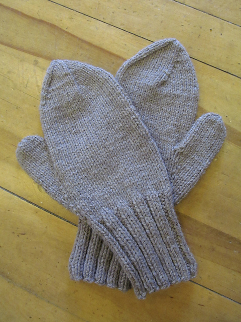 Ravelry: Classic Mittens pattern by Have a Yarn