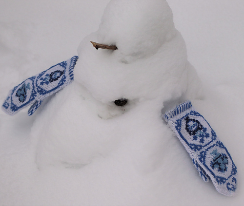 Ravelry: Delft Mittens pattern by Karin E