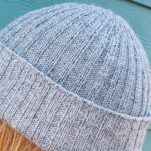 Ravelry: Simple Ribbed Hat pattern by Jocelyn Frasier