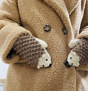 Ravelry: Airy Hedgehog Mitten pattern by Ayaka Fukushima