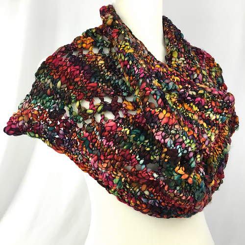 Ravelry: Caracol Cowl pattern by Orange Smoothie