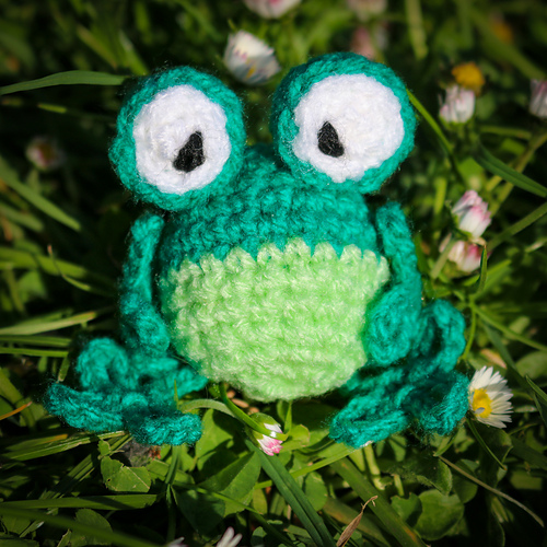 Ravelry: Mini Frog pattern by Origiwools
