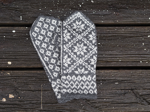Ravelry: West of the moon mittens pattern by Inger Berg