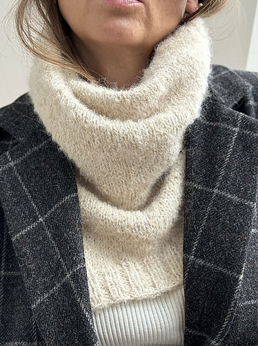 Ravelry: Merle Loop Neckwarmer pattern by Other Loops_