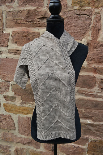 Ravelry: Arrow Scarf pattern by Anne Robinson