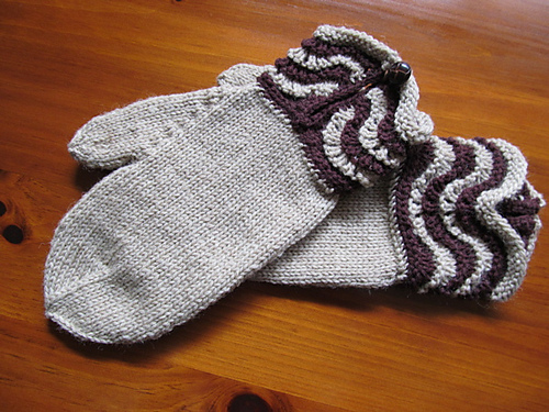Ravelry: #08 Wave-Cuff Mittens pattern by Edna Hart