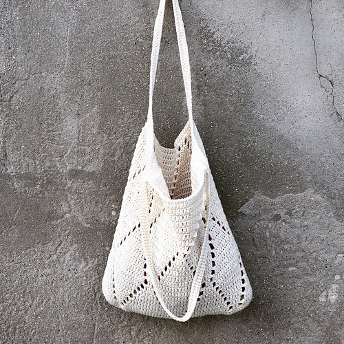 Ravelry: 'Diamonds 1' Medium Tote Bag - Oval bottom pattern by Olga ...