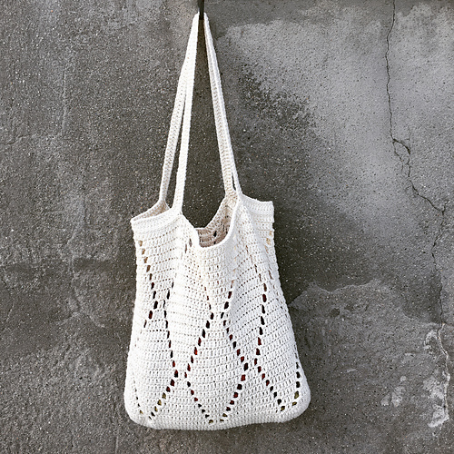 Ravelry: 'Diamonds 1' Medium Tote Bag - Oval bottom pattern by Olga ...