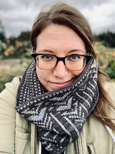 Ravelry: Mount Rainier Cowl (Reversible) pattern by Jamie Lomax