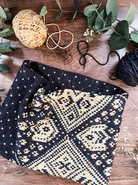 Ravelry: Campfire Infinity Cowl pattern by Jamie Lomax