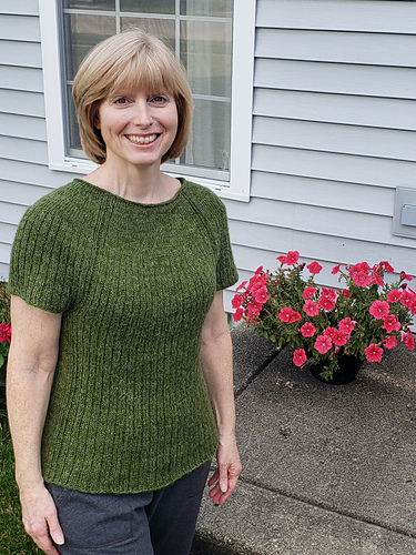 Ravelry: Seashell Sweater Light pattern by Minimi Knit Design