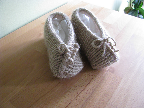 Ravelry: Kimono Slippers pattern by Joy Morgan