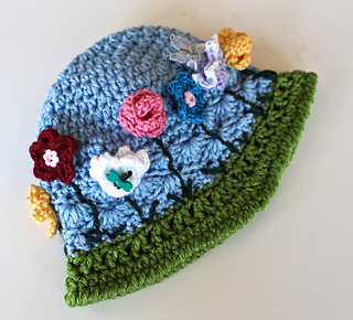 Ravelry: Chameleon Hat - May Flowers 14-132 pattern by Maria Bittner
