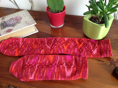 Ravelry: Mayia Socks pattern by Sandrillon Knits