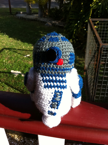 Ravelry: R2D2 pattern by Penelope Reilly