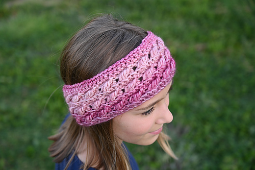 Ravelry: Twisted Leaves Ear Warmer pattern by Periwinkle Crochet