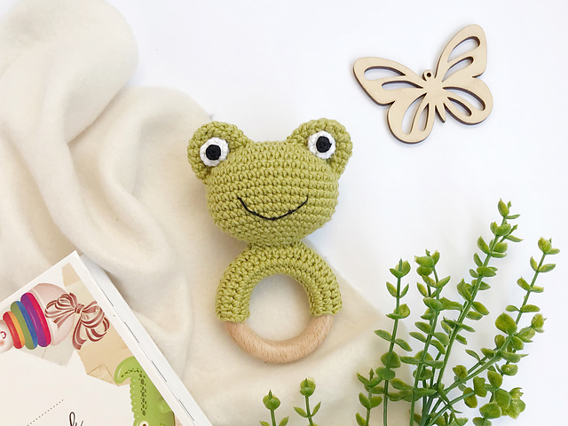 Ravelry: Frog baby rattle toy pattern by Viktoriia Petakh