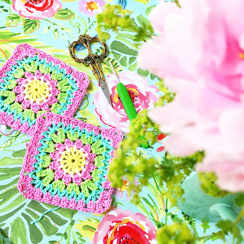 Ravelry: Hello Sunshine Cushion and Blanket pattern by Hattie Risdale