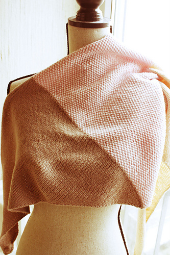 Ravelry: Tricolor shawl pattern by collete audrey