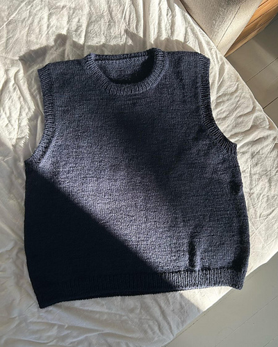 Ravelry: Novice Slipover Man pattern by PetiteKnit