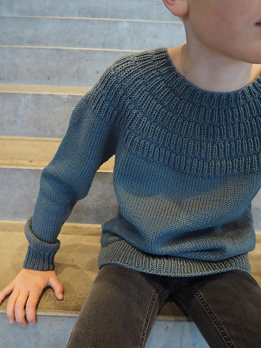 Ravelry: Anker's Sweater Junior pattern by PetiteKnit