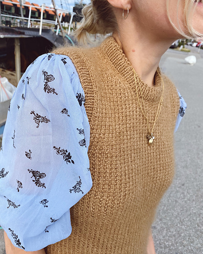 Ravelry: Friday Slipover pattern by PetiteKnit