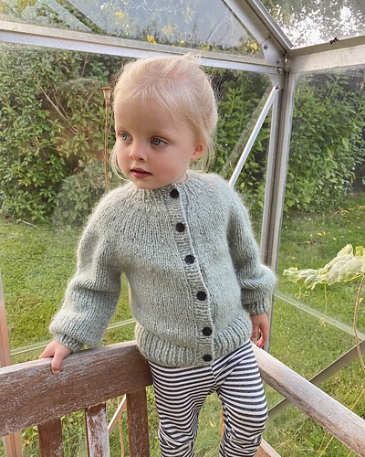 Ravelry: Novice Cardigan Mini – Chunky Edition pattern by PetiteKnit